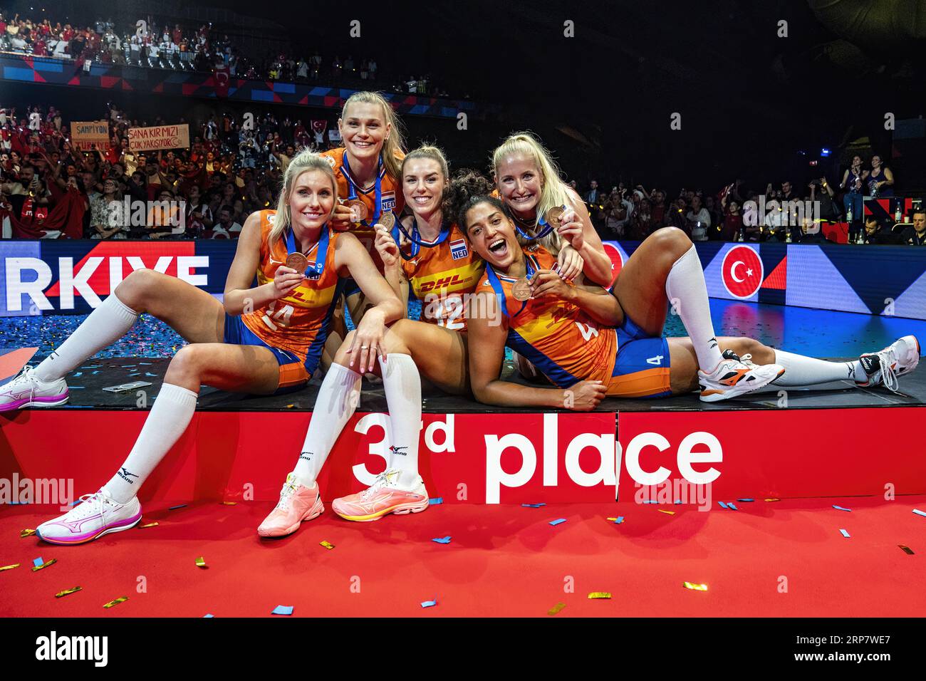 BRUSSELS - Bronze medal ceremony with Laura Dijkema, Nika Daalderop ...