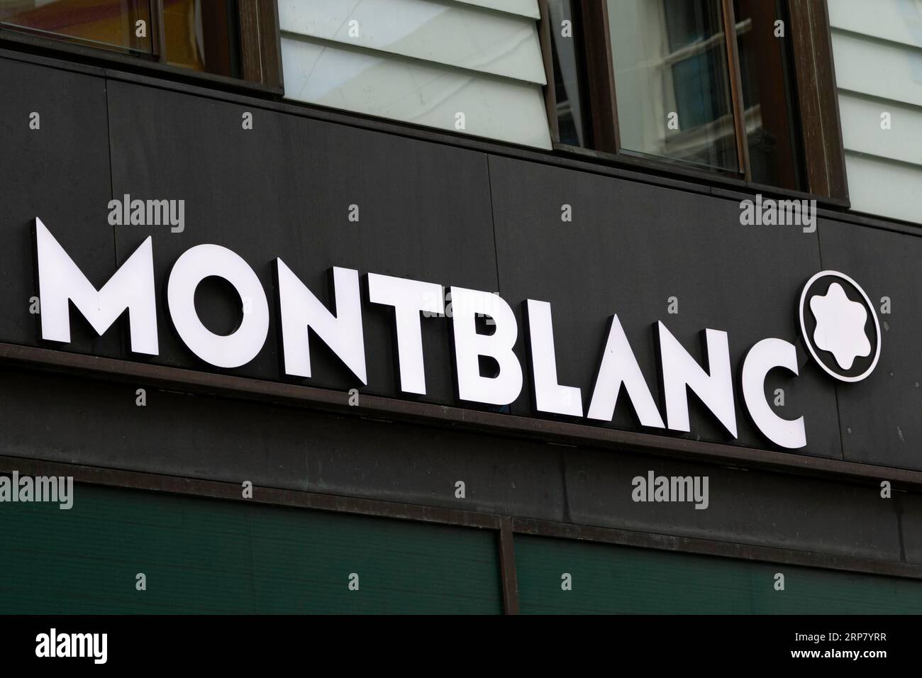 Logo blanc hi-res stock photography and images - Alamy