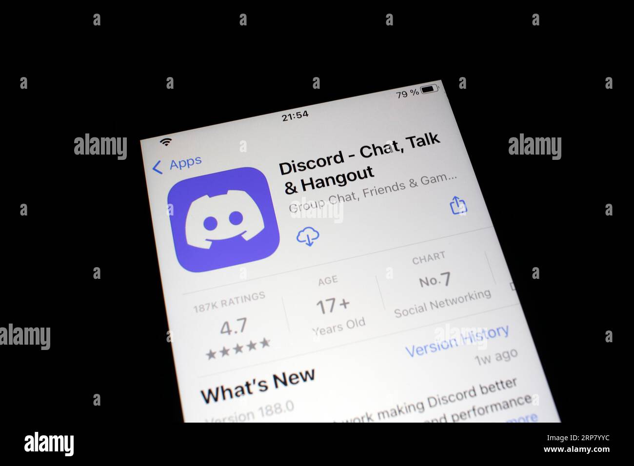 Discord phone app hi-res stock photography and images - Alamy