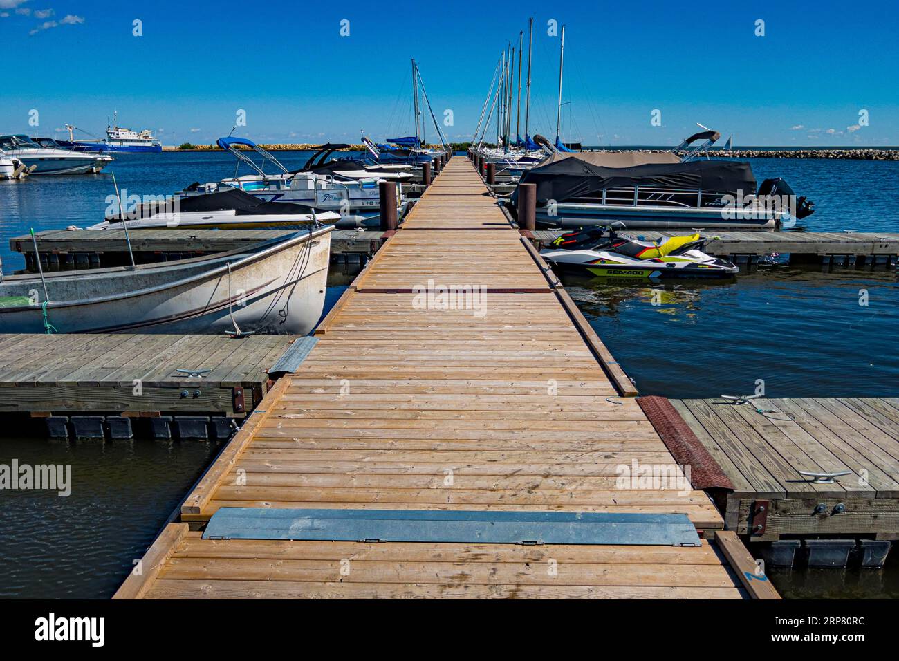 Boat mooring, Gimli, Lake Winnipeg, Manitoba, Canada Stock Photo - Alamy