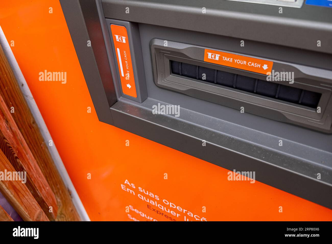 Outdoor atm machine hi-res stock photography and images - Alamy
