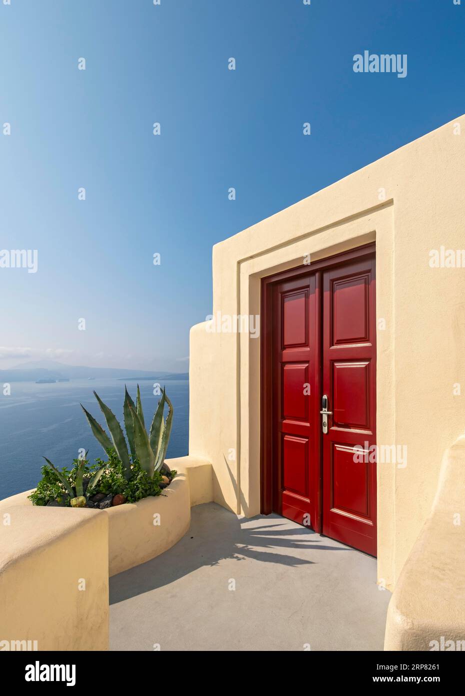 Red door frame hi-res stock photography and images - Alamy