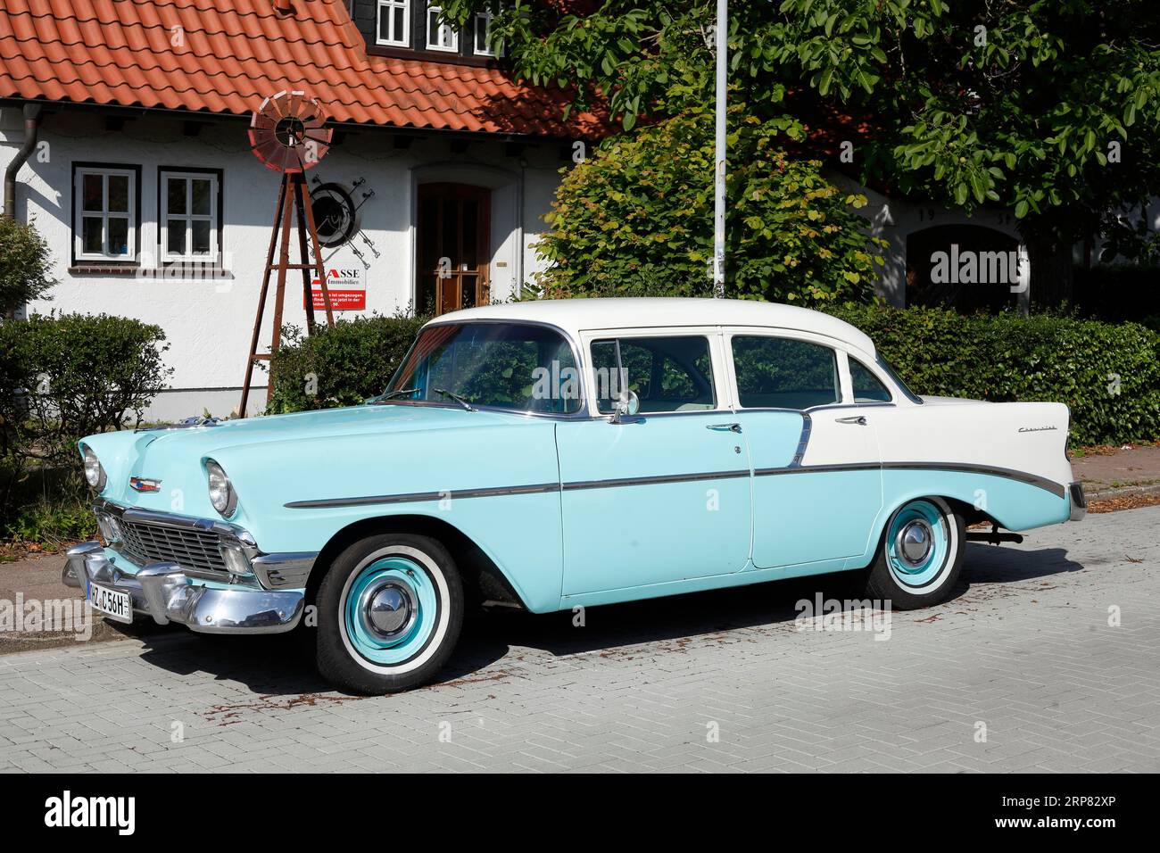Blue vintage car hi-res stock photography and images - Alamy