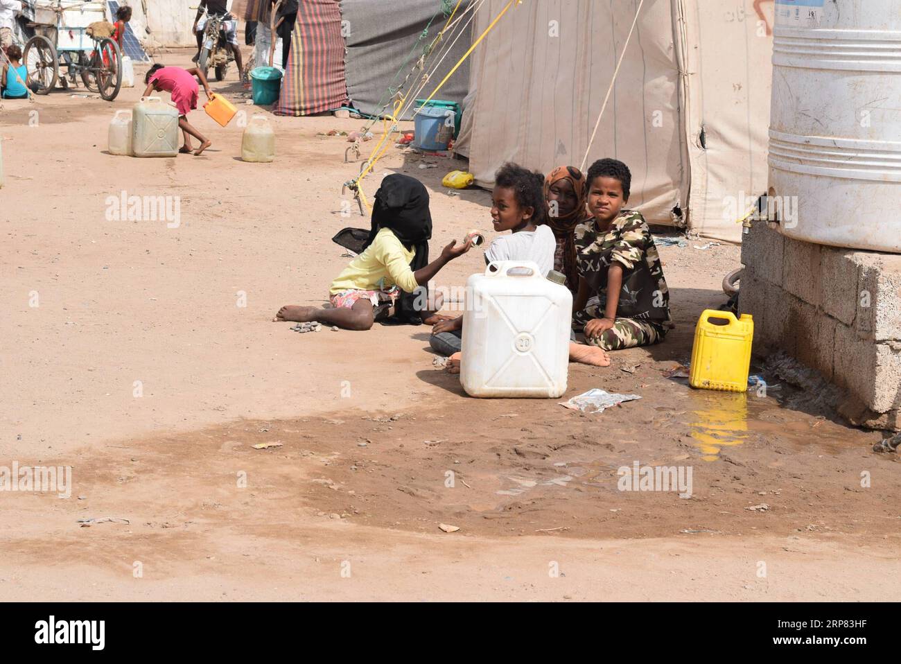 Children in war torn areas hi-res stock photography and images - Alamy