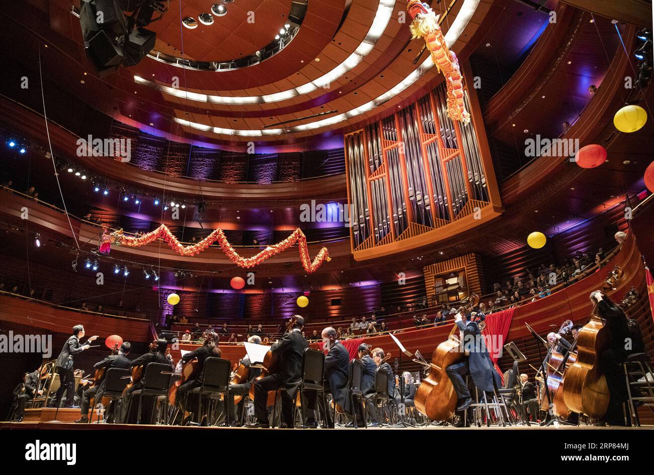 Peking opera performances hi-res stock photography and images - Alamy