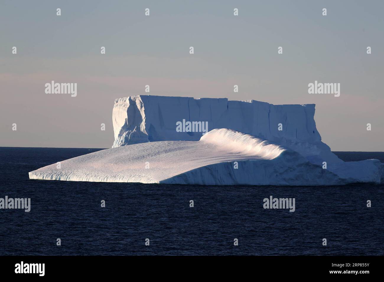 Antarctica chinese research base hi-res stock photography and images ...