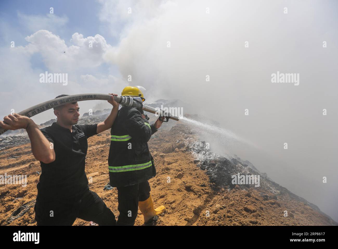 Firefighters battle put out blaze hi-res stock photography and images ...