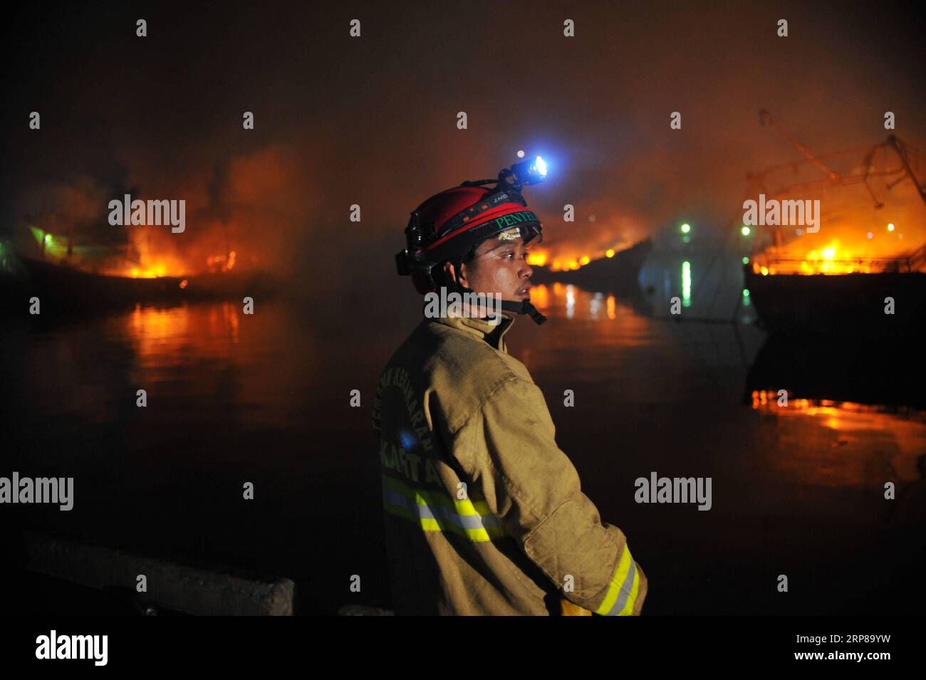 Firefighter tries extinguish fire hi-res stock photography and images ...