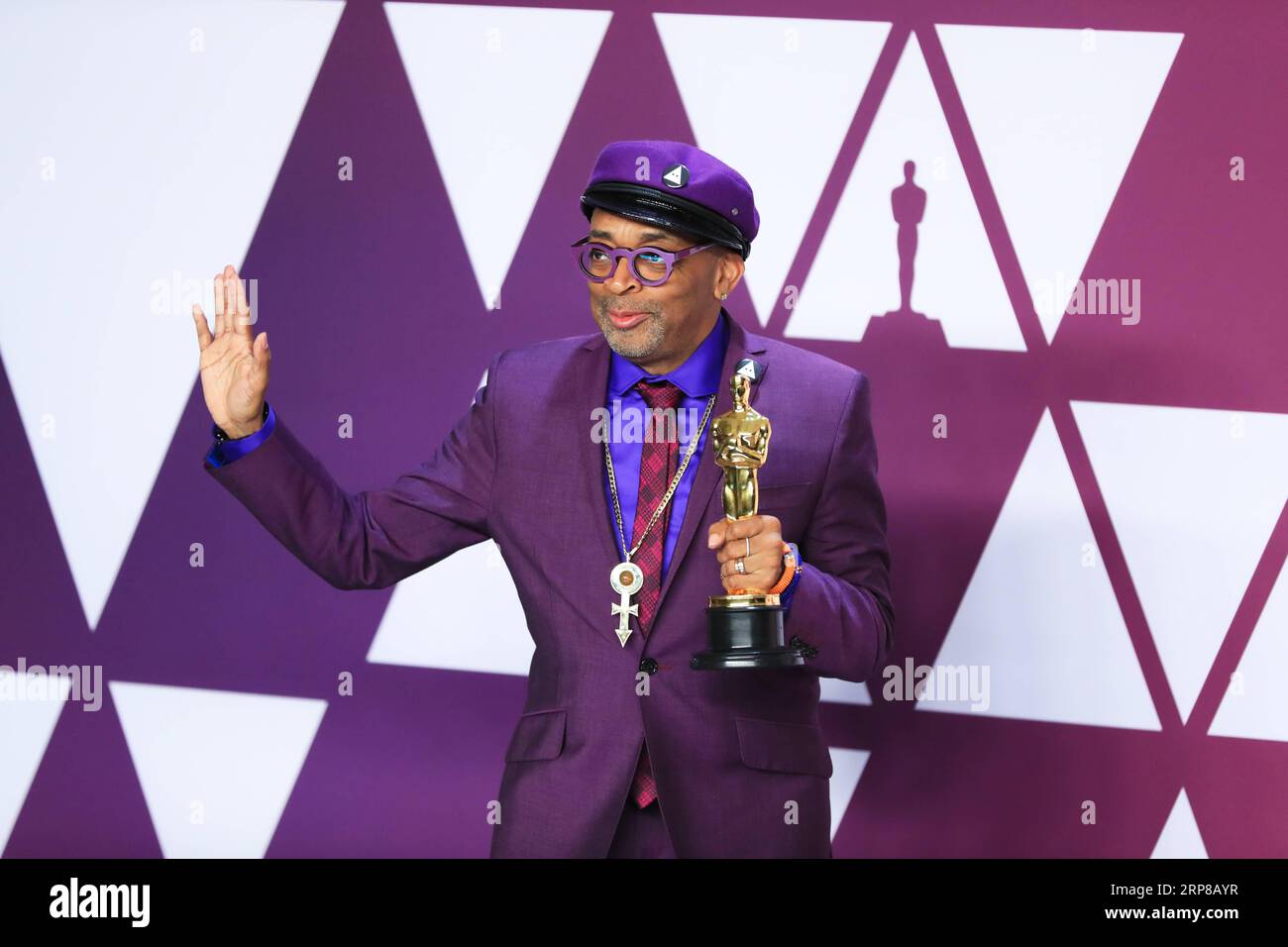 (190225) -- LOS ANGELES, Feb. 25, 2019 (Xinhua) -- Spike Lee, winner of ...
