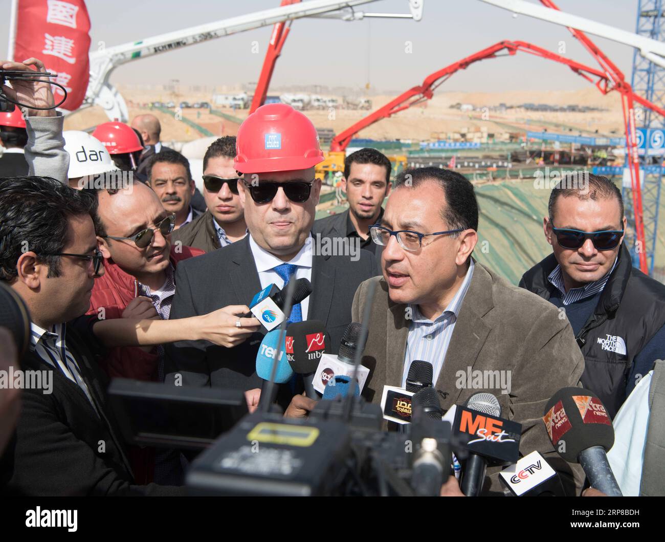 (190225) -- CAIRO, Feb. 25, 2019 -- Egyptian Prime Minister Mostafa Madbouly (2nd R) speaks ...