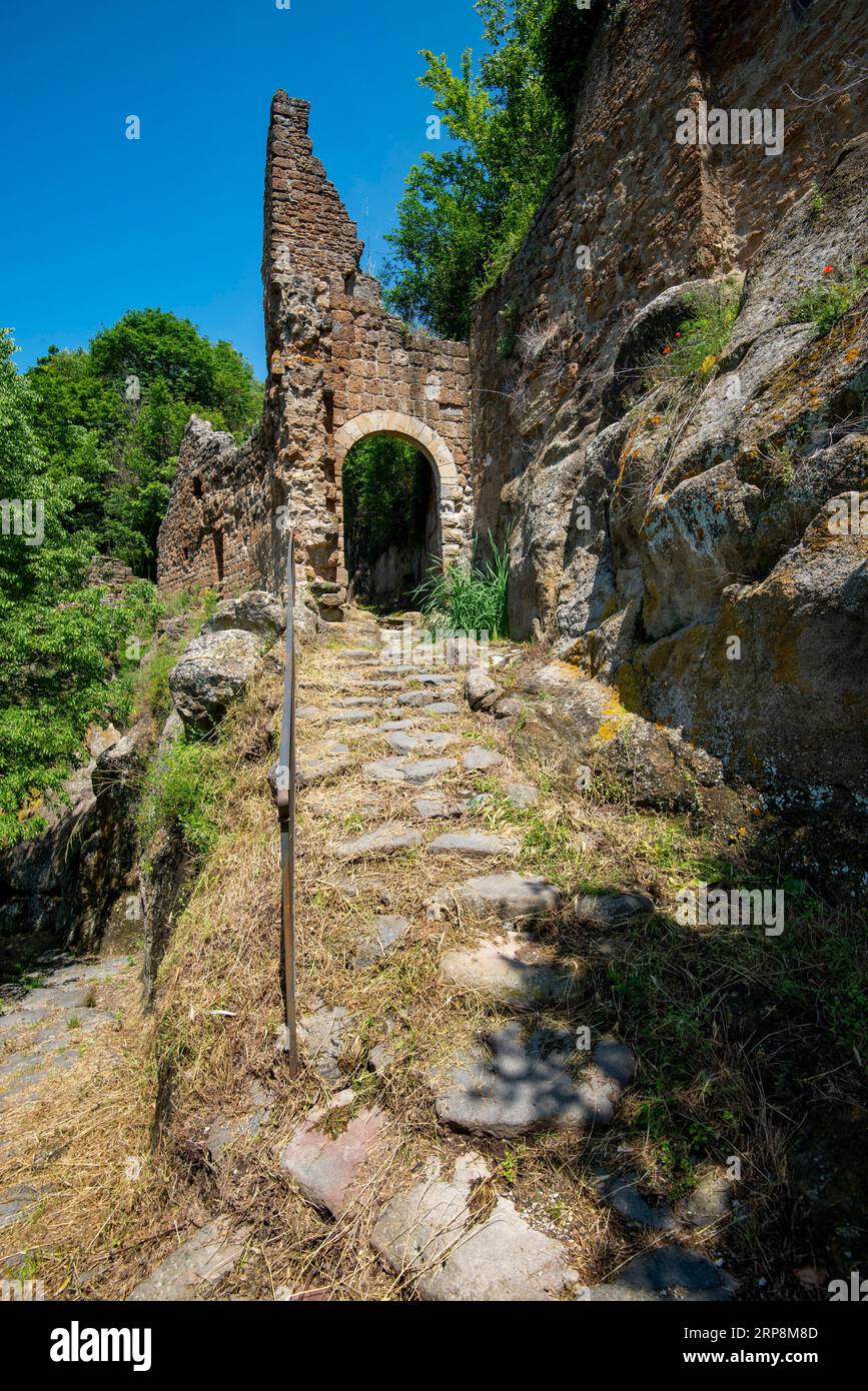 Ancient arch canale monterano hi-res stock photography and images - Alamy