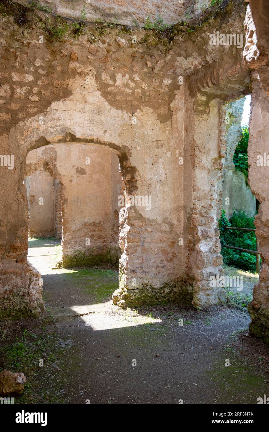 Ancient arch canale monterano hi-res stock photography and images - Alamy