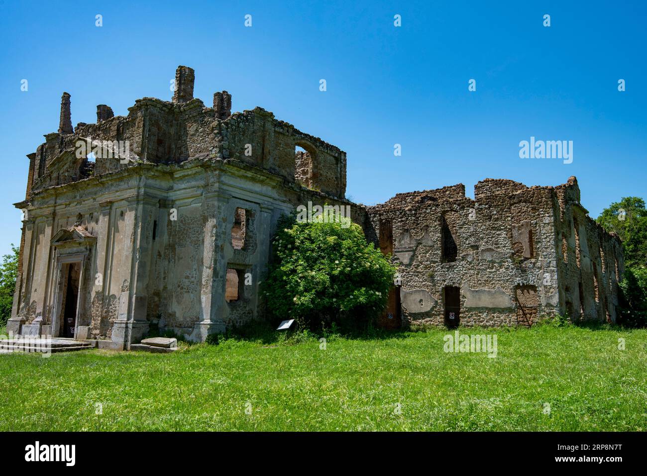 Ancient arch canale monterano hi-res stock photography and images - Alamy