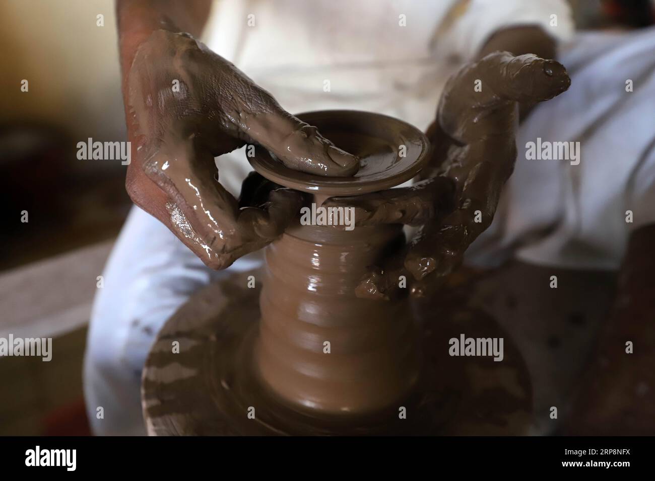 (190312) -- ISLAMABAD, March 12, 2019 -- An artist makes pottery during ...