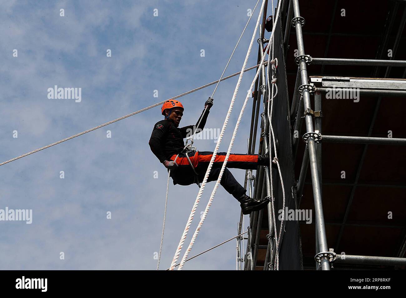 (190314) -- MANILA, March 14, 2019 -- A fire volunteer participates in ...