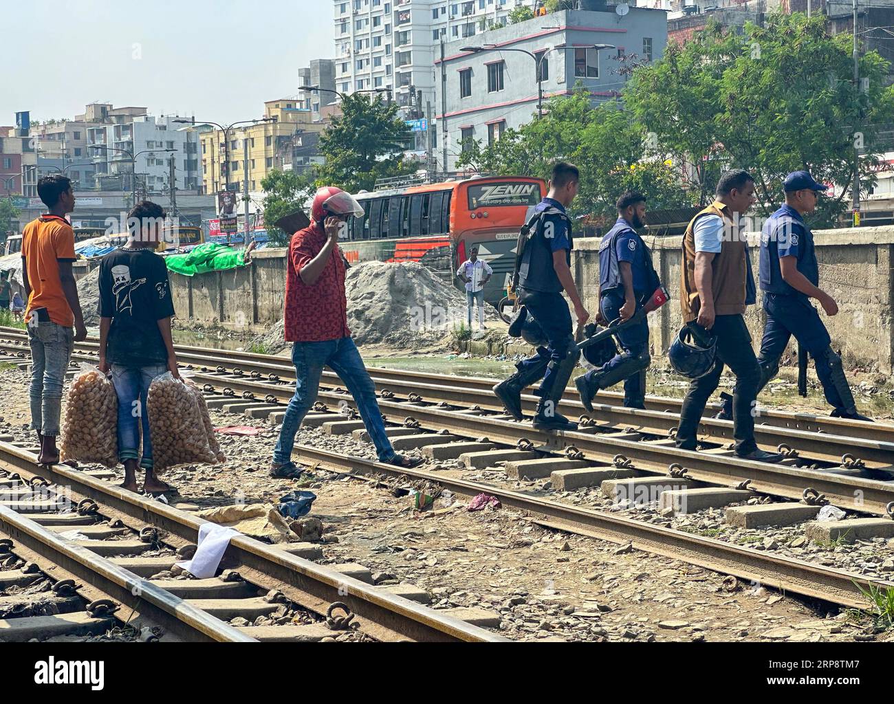 Malibagh railway gate hi-res stock photography and images - Alamy
