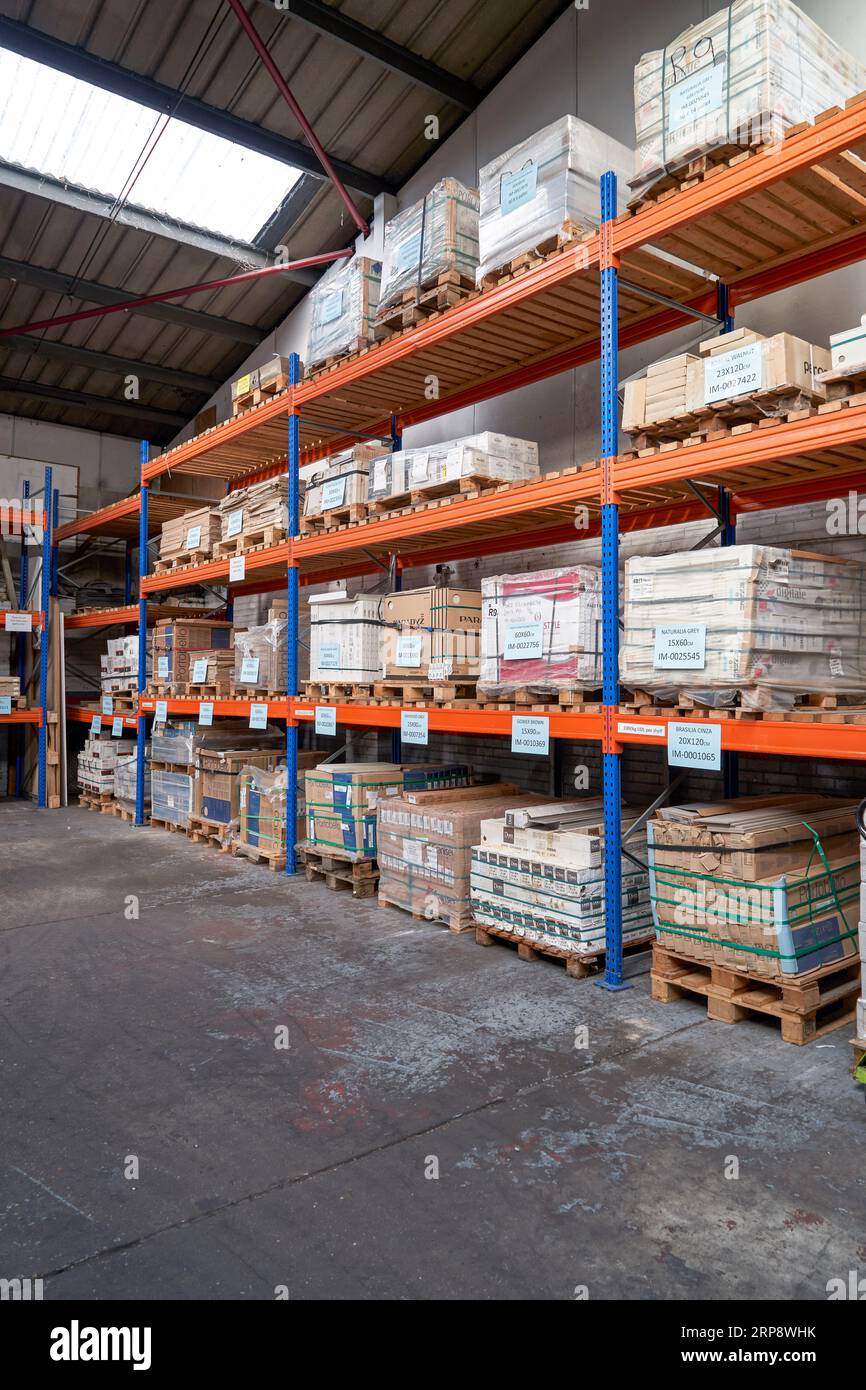 Warehouse racking hi-res stock photography and images - Alamy