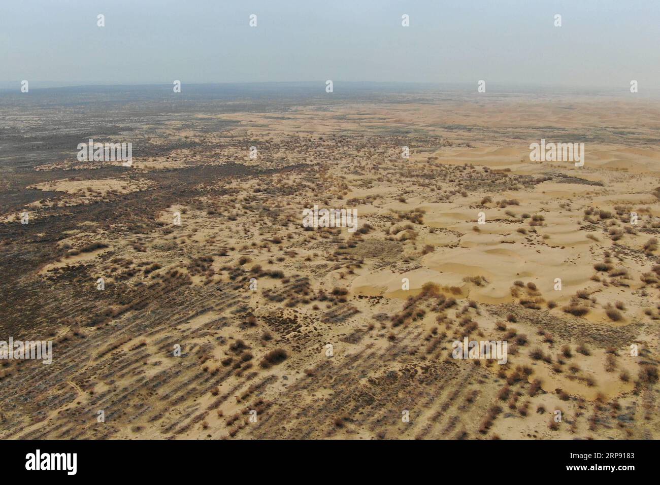 (190320) -- ORDOS, March 20, 2019 (Xinhua) -- Aerial photo taken on ...