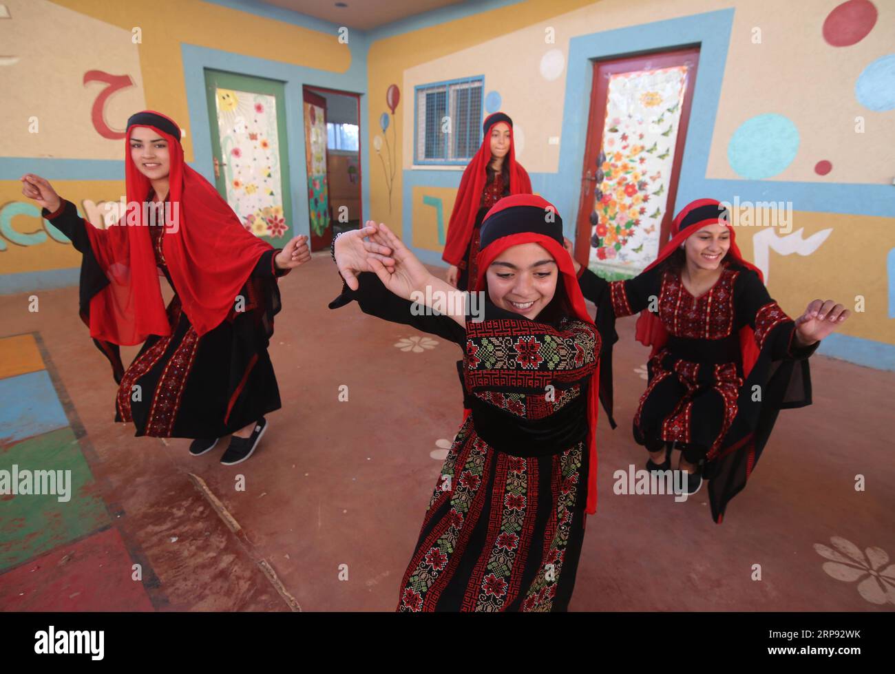 Palestinian dabka dance hi-res stock photography and images - Alamy