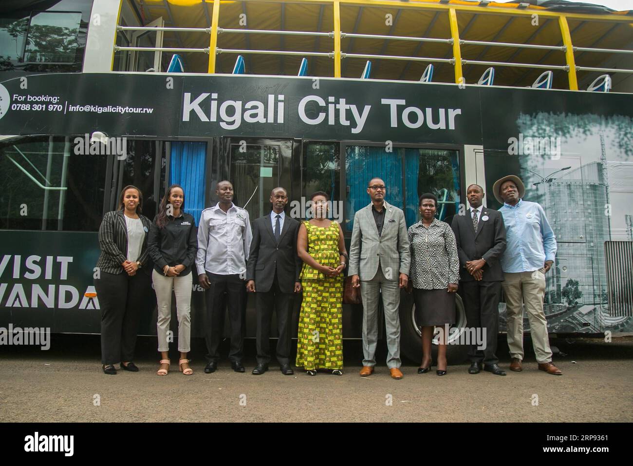 (190321) -- KIGALI, March 21, 2019 -- Guests pose for a photo in front ...