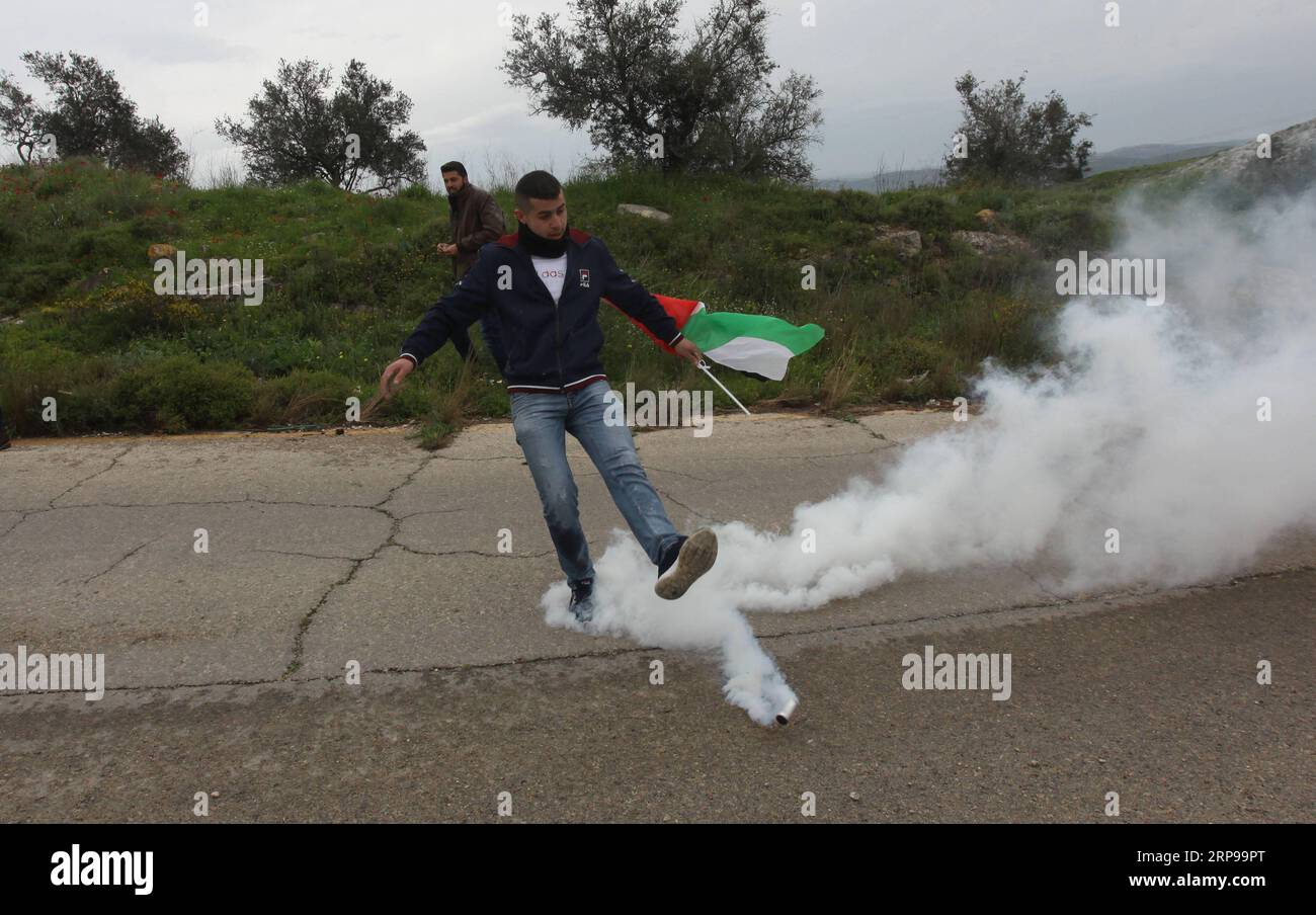 Land back protest hi-res stock photography and images - Alamy