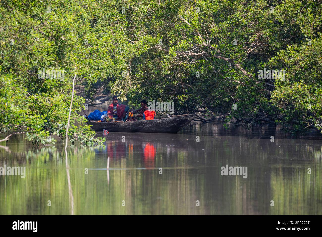 Sundarbans, Bangladesh: Fishermen in Sundarbans, a UNESCO World ...