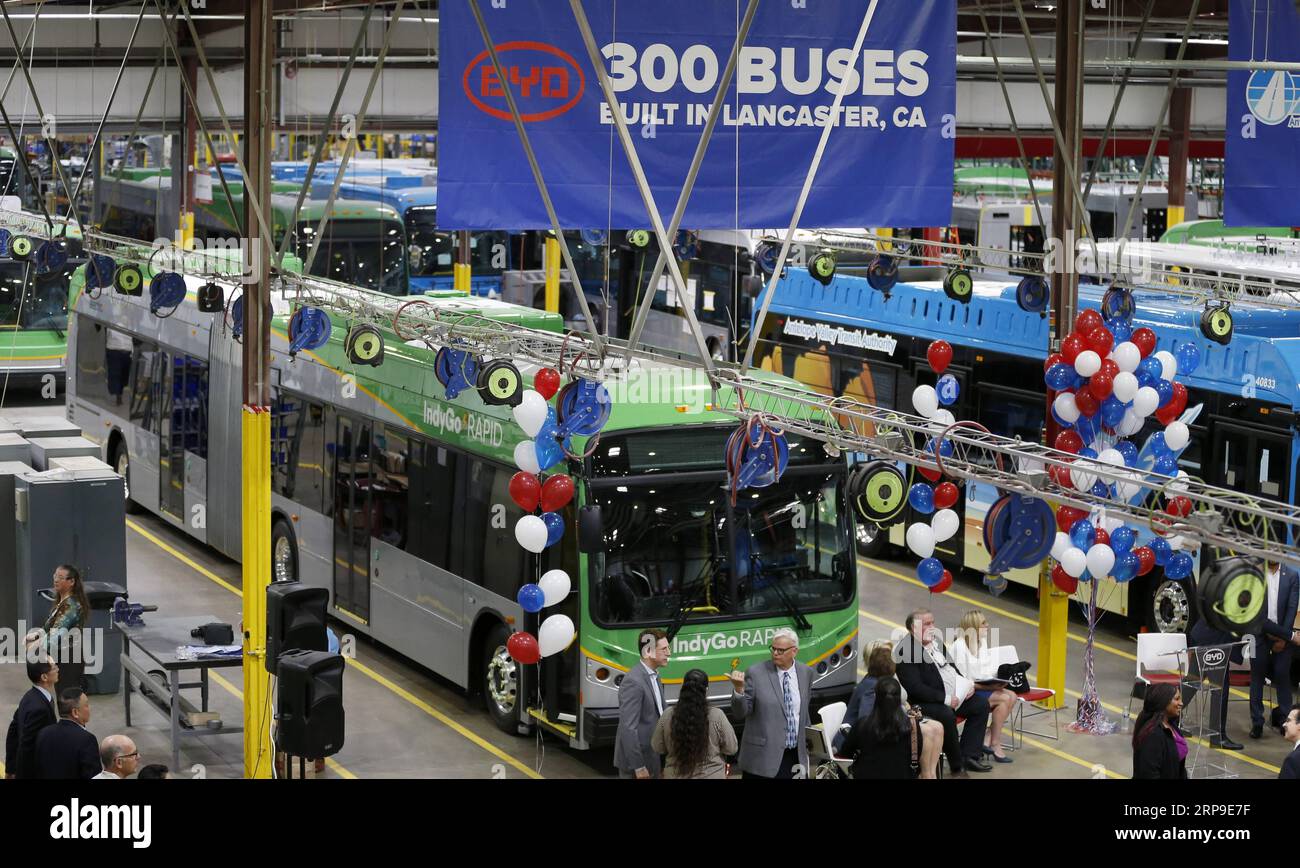 (190404) -- LANCASTER, April 4, 2019 (Xinhua) -- People attend the ...