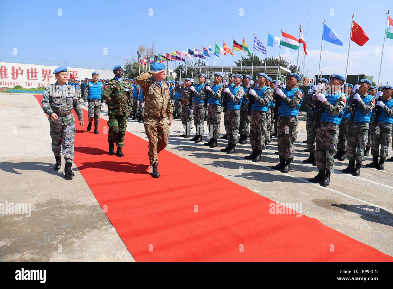 (190404) -- BEIRUT, April 4, 2019 () -- Stefano Del Col (front R), head of Mission and Force ...