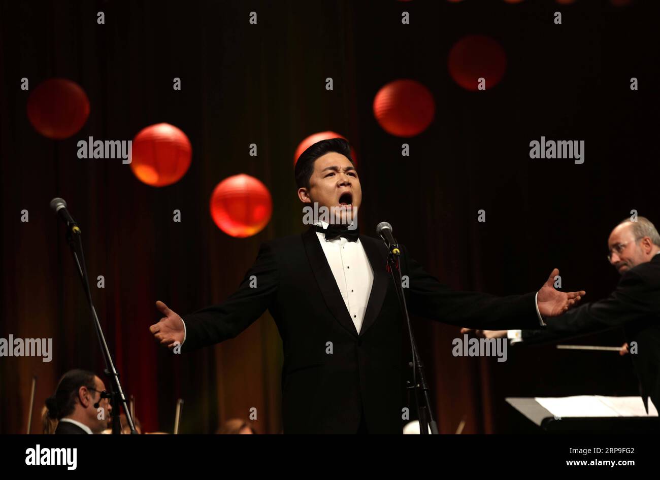 (190405) -- AMMAN, April 5, 2019 -- Chinese tenor Wang Chuanyue ...