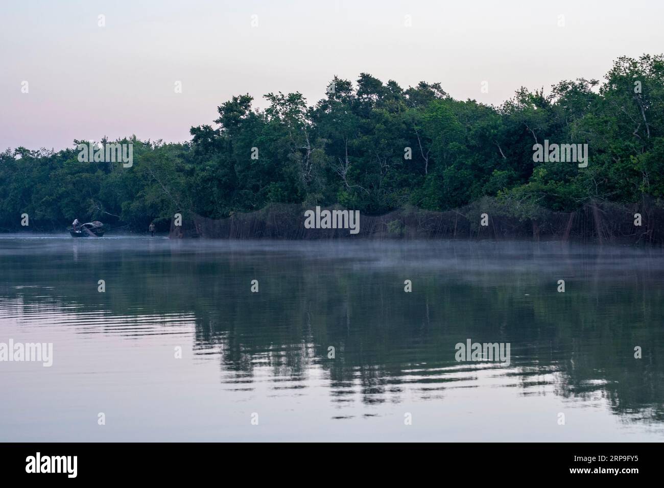 Sundarbans, Bangladesh: Fishermen in Sundarbans, a UNESCO World ...