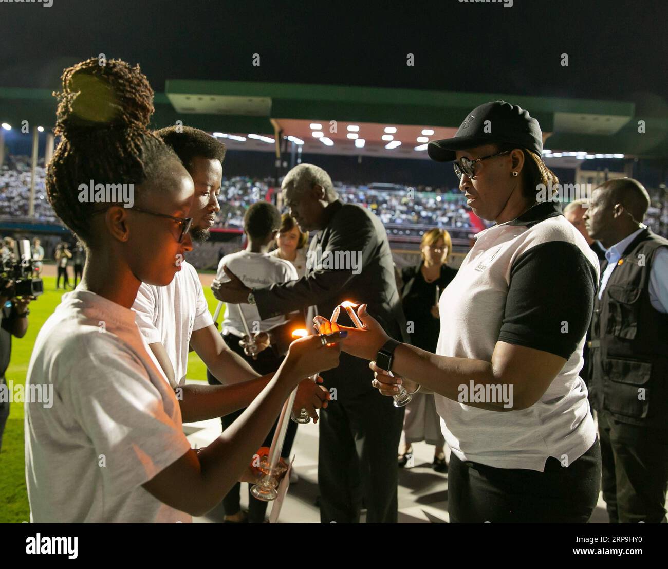 (190408) -- KIGALI, April 8, 2019 -- A young Rwandan lights the candle ...