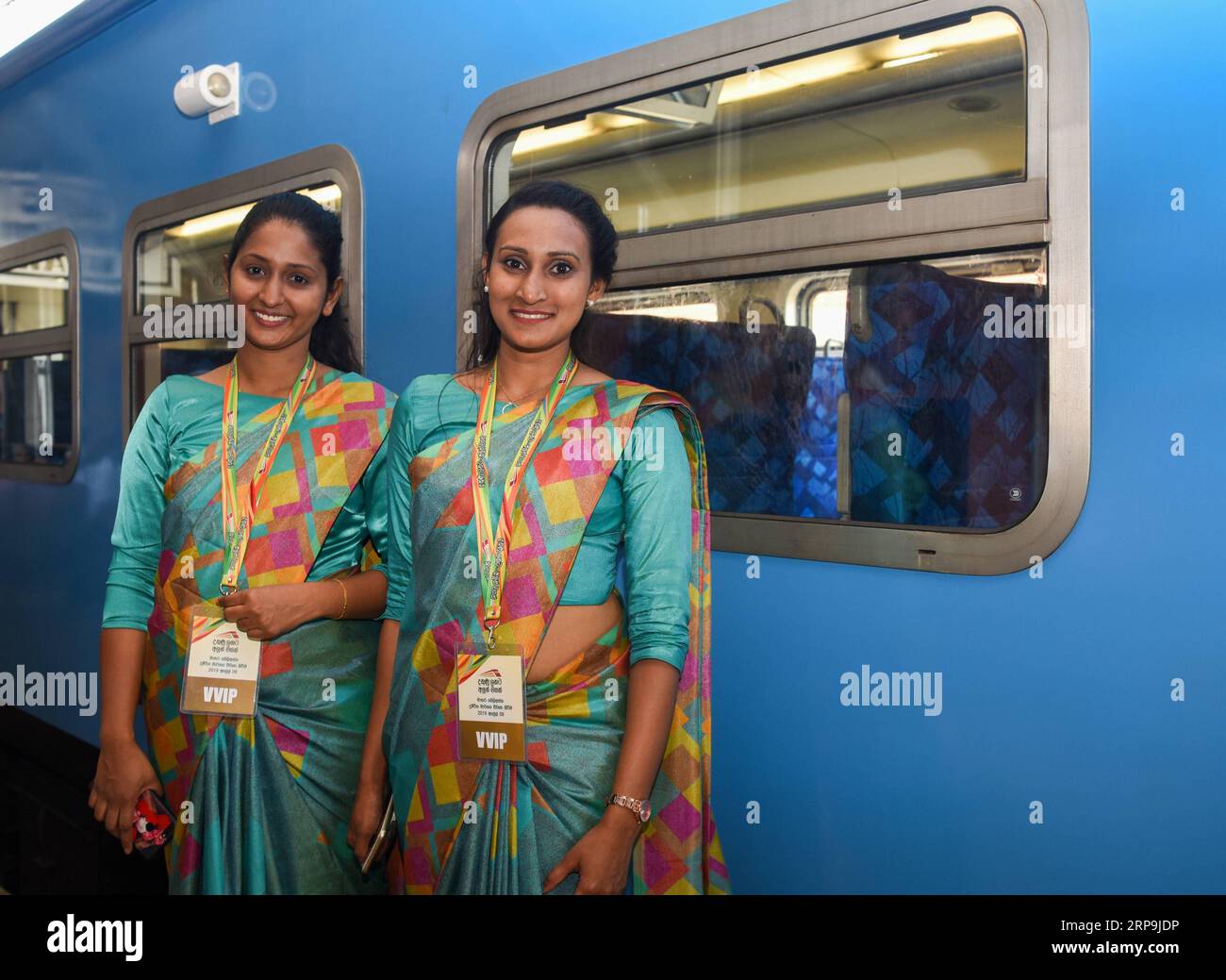 (190409) -- MATARA, April 9, 2019 (Xinhua) -- Women in traditional ...