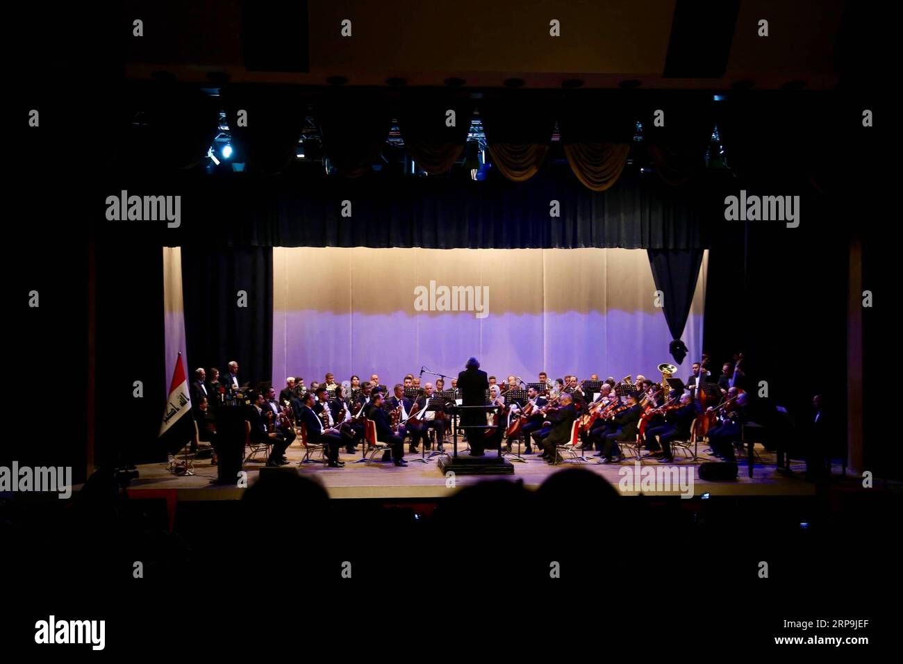 (190409) -- BAGHDAD, April 9, 2019 (Xinhua) -- Iraqi Symphony Orchestra ...