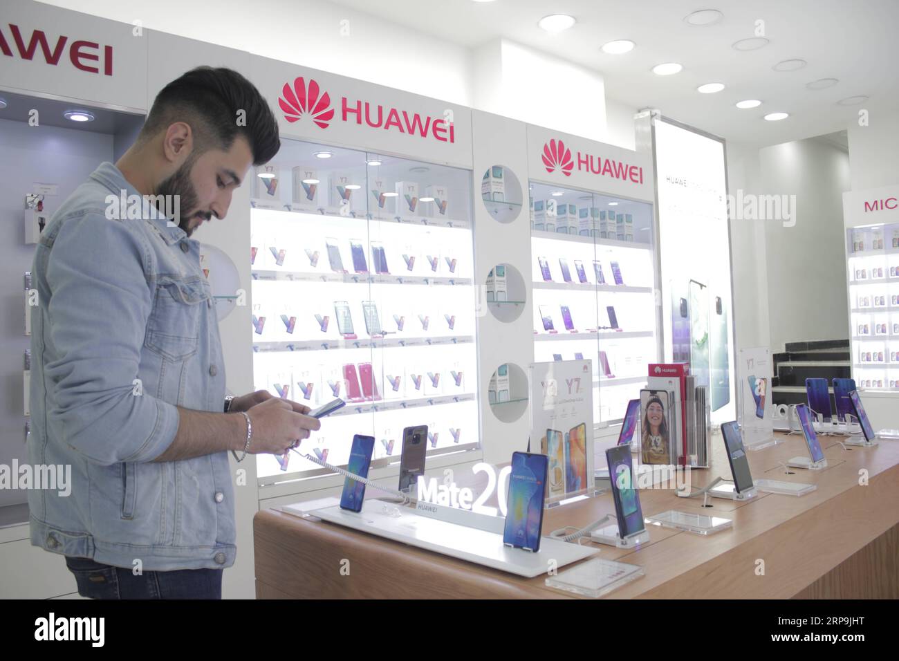 Tech usability hi-res stock photography and images - Alamy