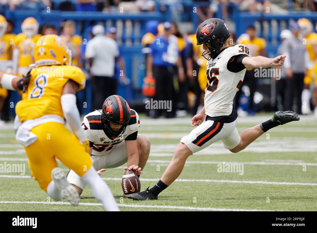 Oregon State place kicker Atticus Sappington (36) attempts a one-point ...