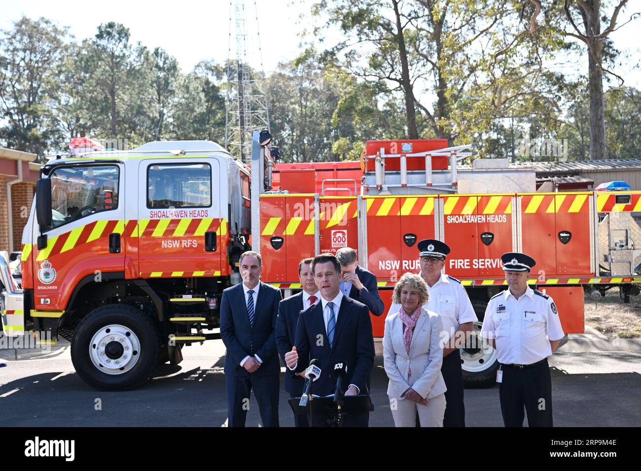 Nowra, Australia. 04th Sep, 2023. NSW Premier Chris Minns (centre) is ...