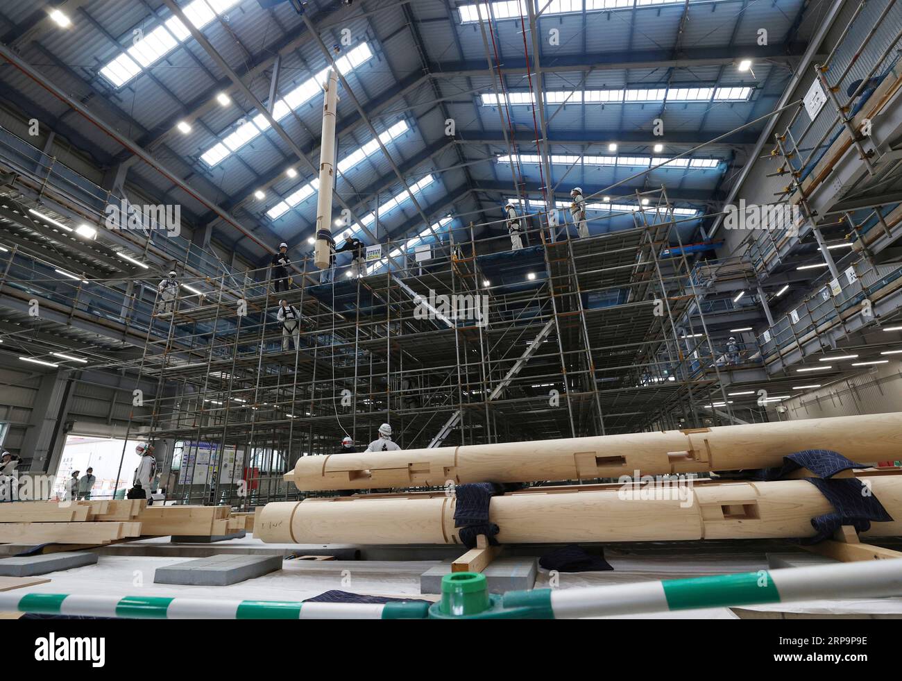 The construction work of pillars for the frame of Shuri Castle begins ...