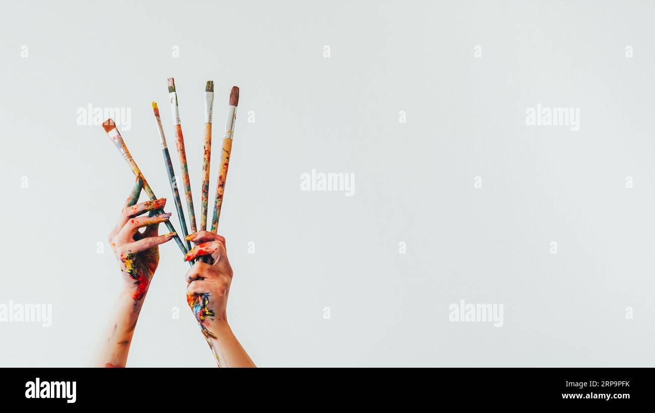 Painter hand hi-res stock photography and images - Alamy