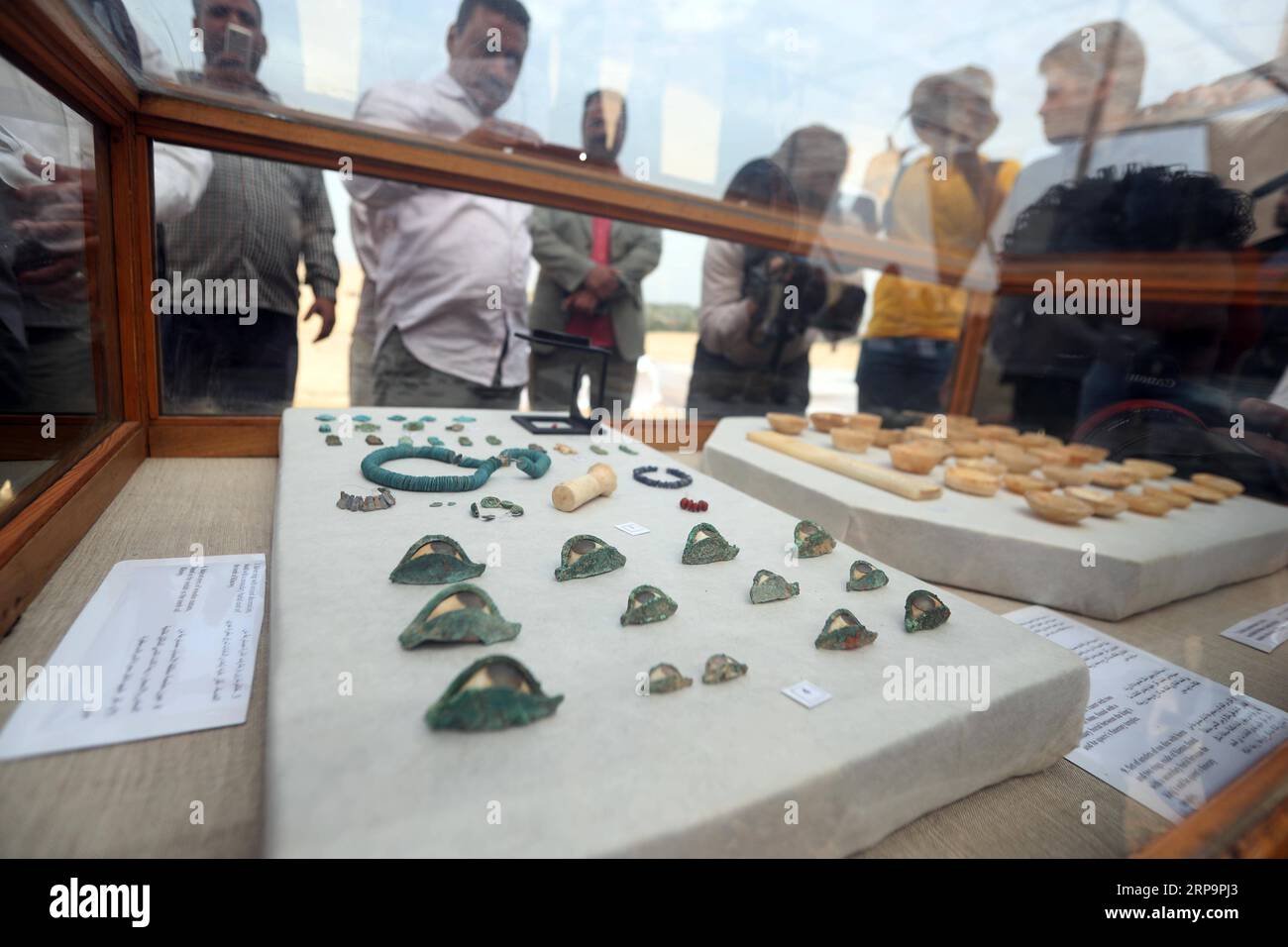 African antiquities and artifacts hi-res stock photography and images ...