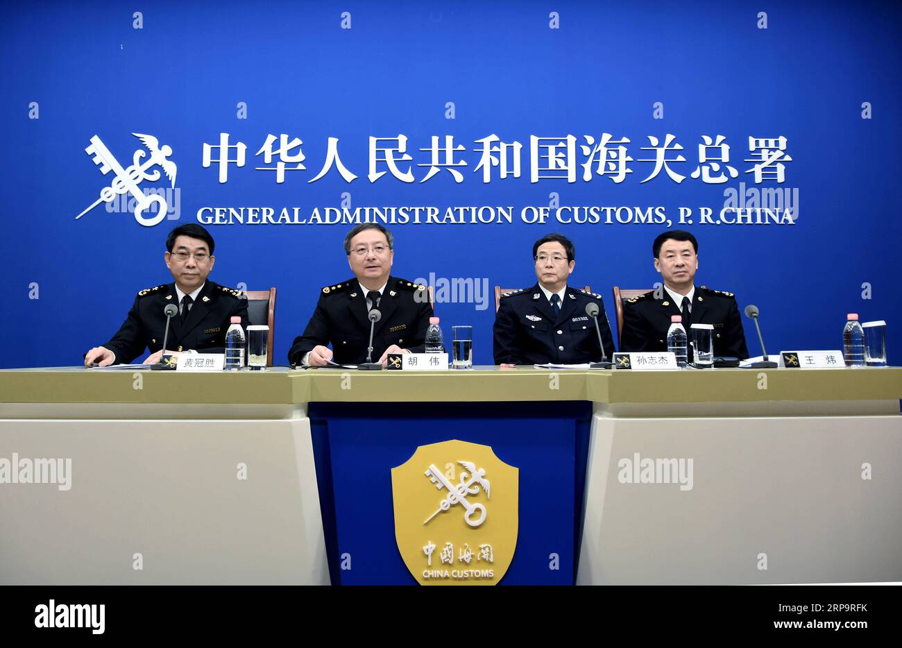 748tonnes hi-res stock photography and images - Alamy