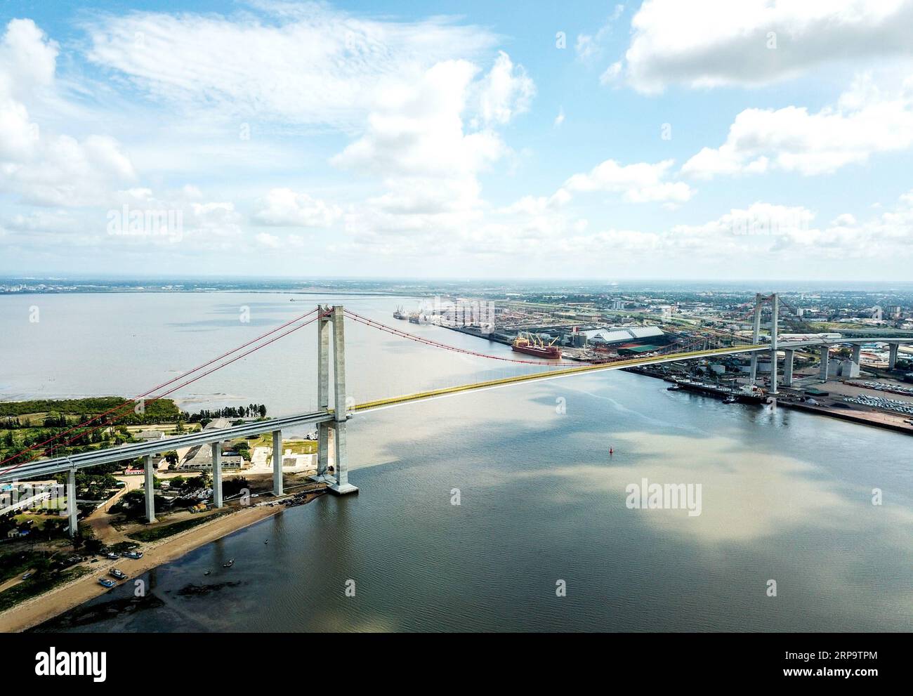 (190417) -- MAPUTO, April 17, 2019 (Xinhua) -- Aerial photo taken on ...