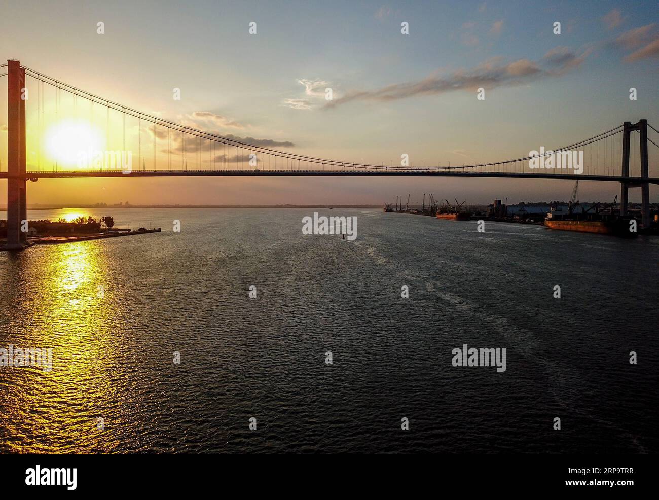 (190417) -- MAPUTO, April 17, 2019 (Xinhua) -- Aerial photo taken on ...