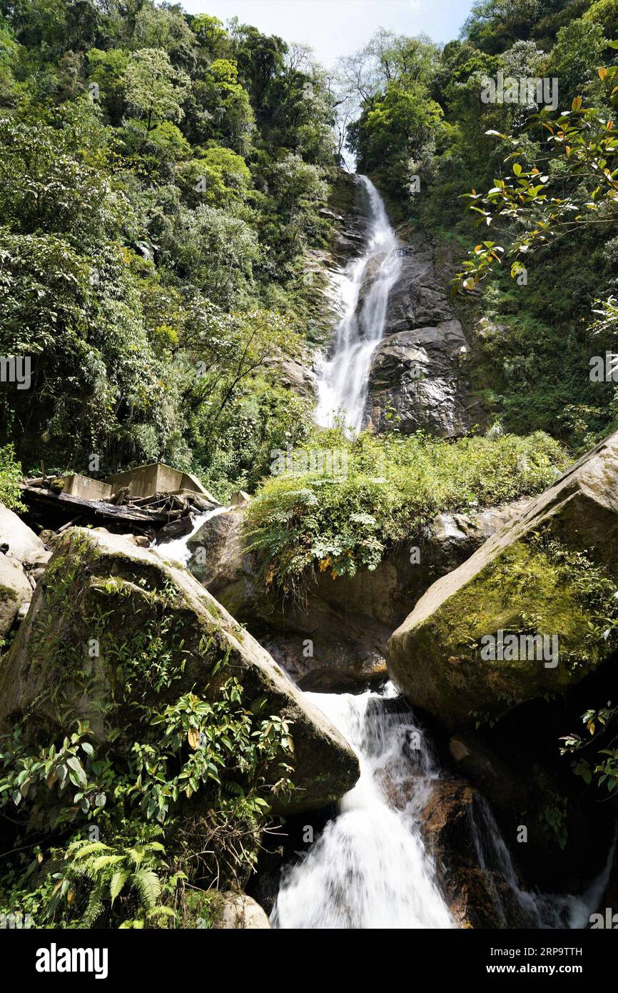 Medog tibet hi-res stock photography and images - Alamy