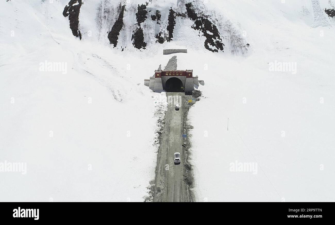 Medog tibet hi-res stock photography and images - Alamy