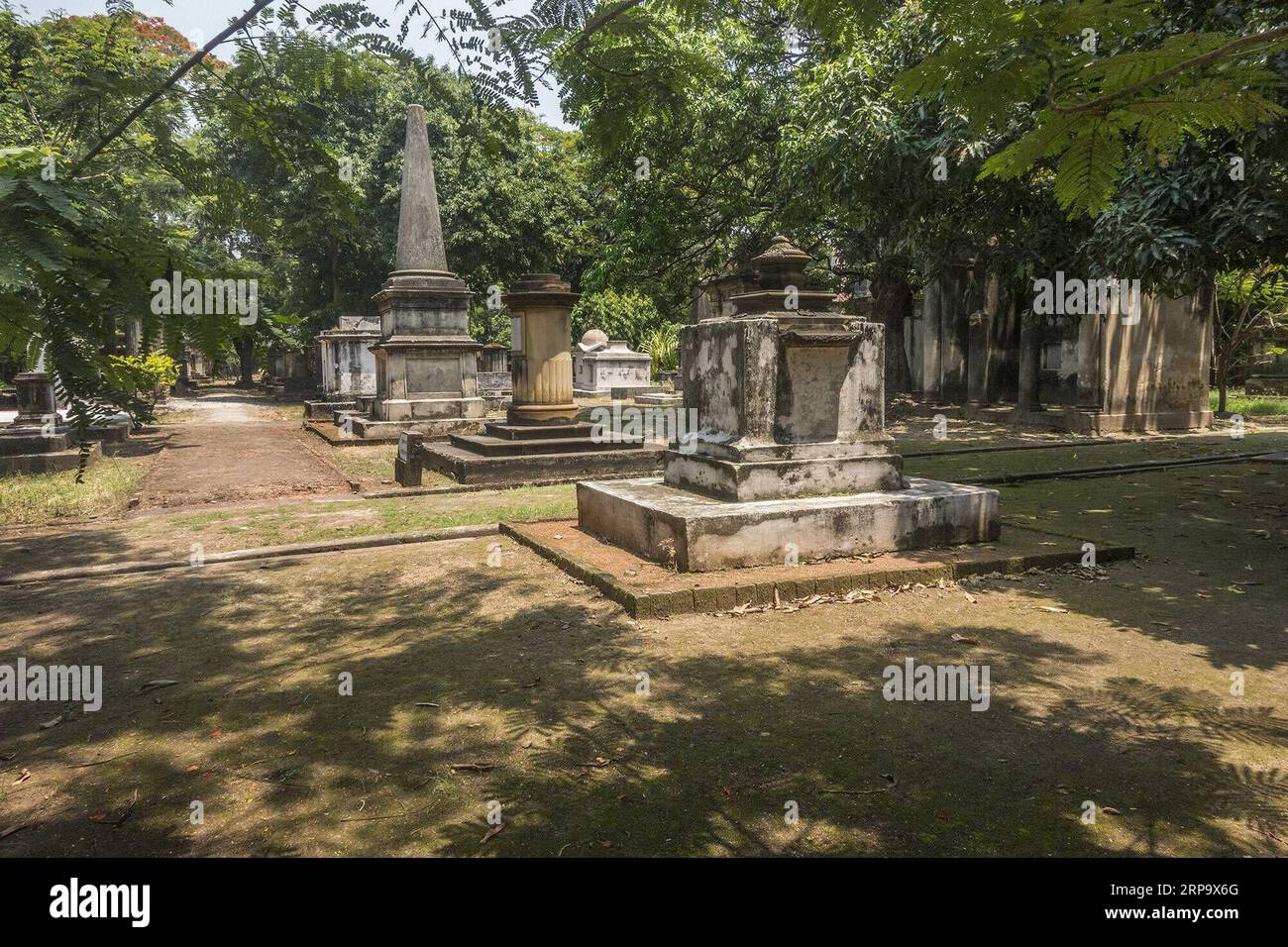 1767 park street cemetery kolkata hi-res stock photography and images ...