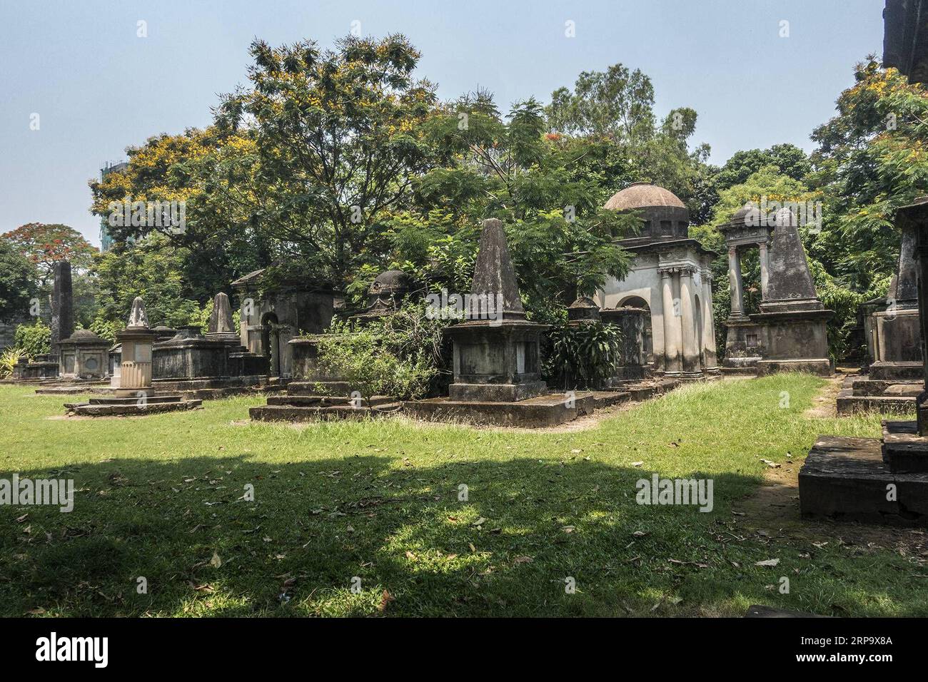 1767 park street cemetery kolkata hi-res stock photography and images ...