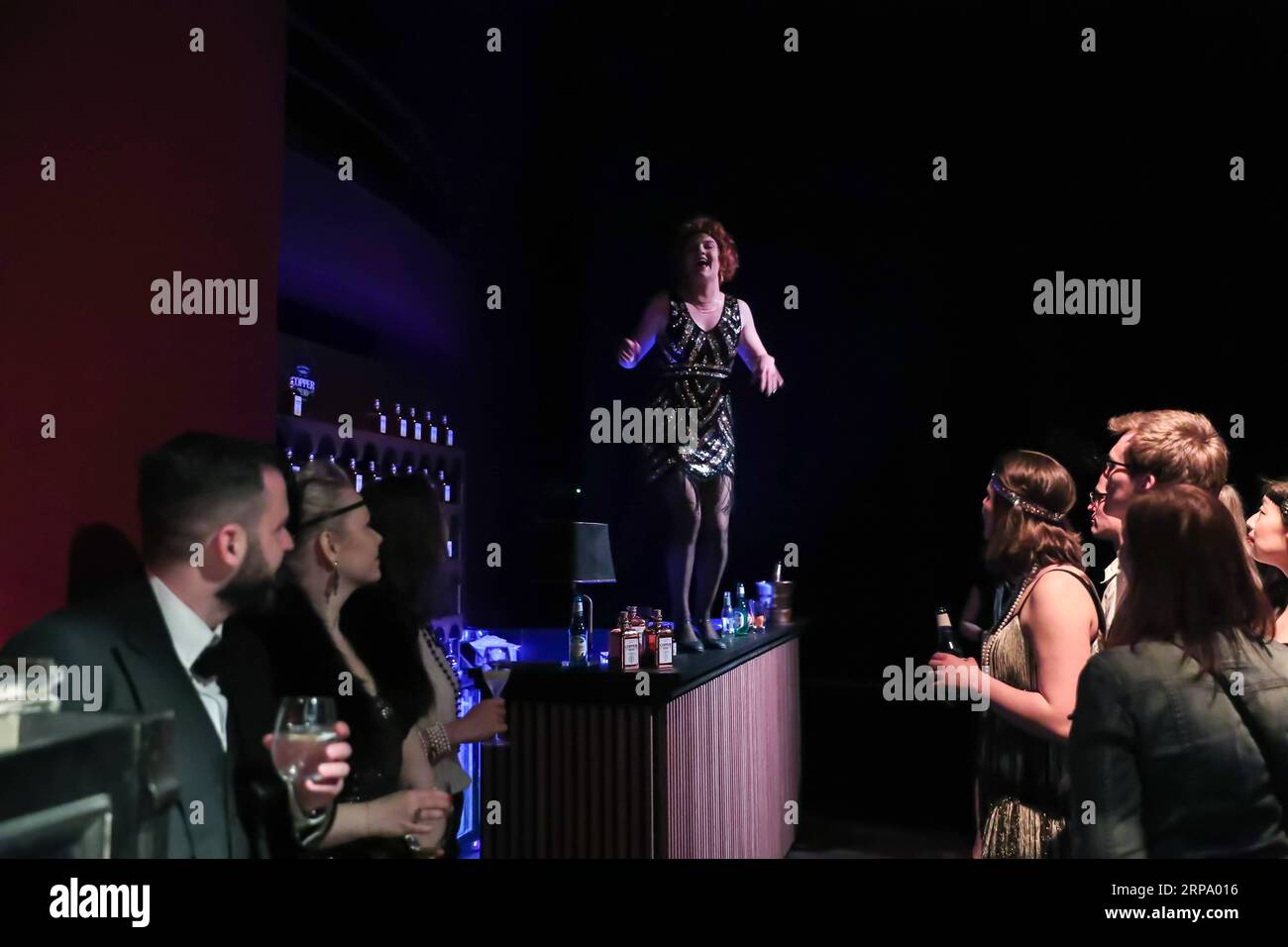 (190420) -- BRUSSELS, April 20, 2019 (Xinhua) -- An actress plays ...