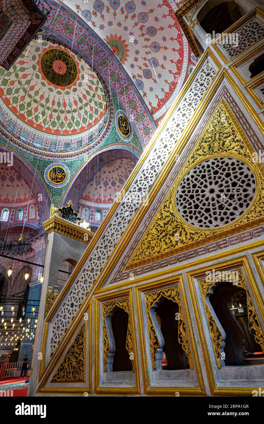 Valide Sultan Camii