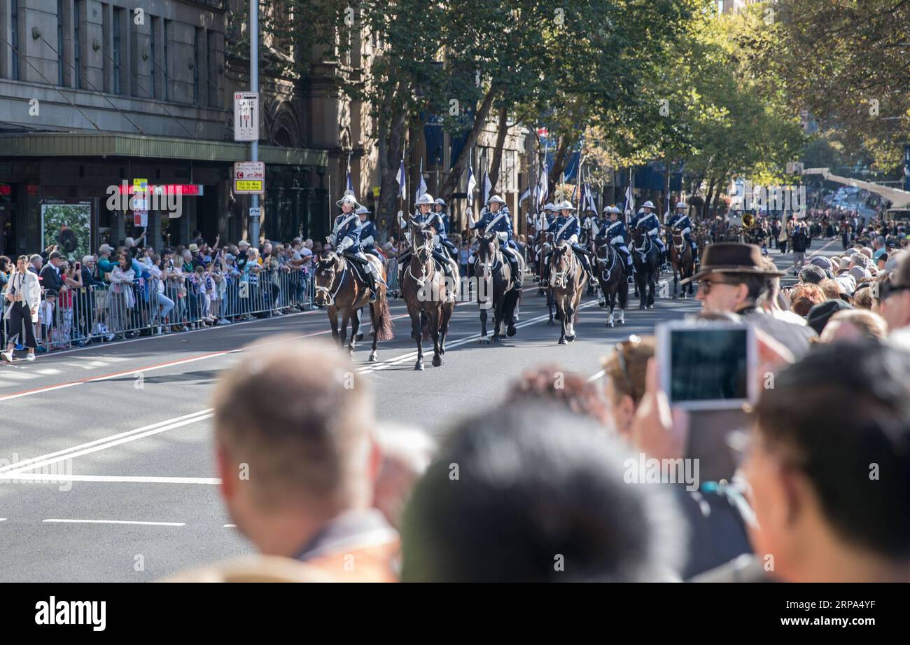 (190425) -- SYDNEY, April 25, 2019 (Xinhua) -- People watch an event ...