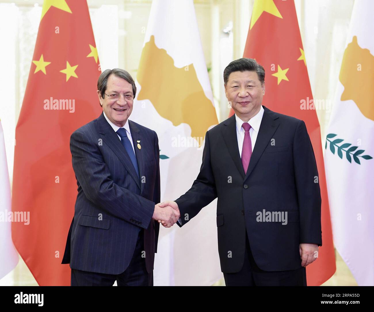 (190425) -- BEIJING, April 25, 2019 -- Chinese President Xi Jinping (R ...